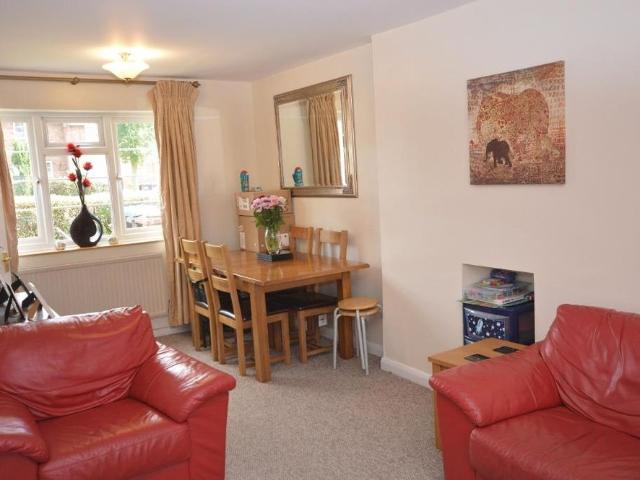 3 bedroom end of terrace house to rent