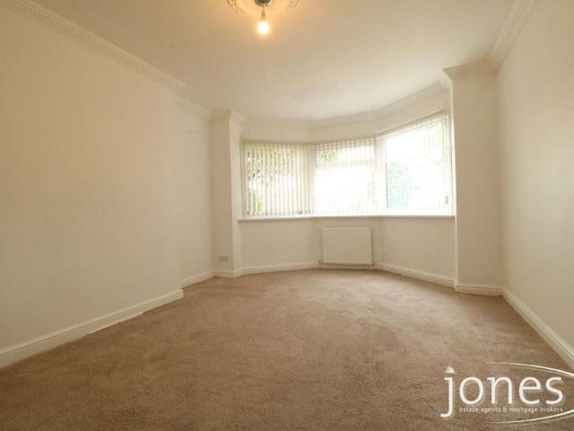 3 bedroom end of terrace house to rent
