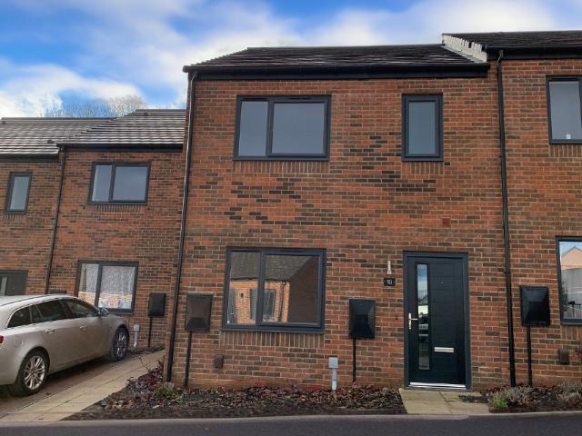 3 bedroom end of terrace house to rent