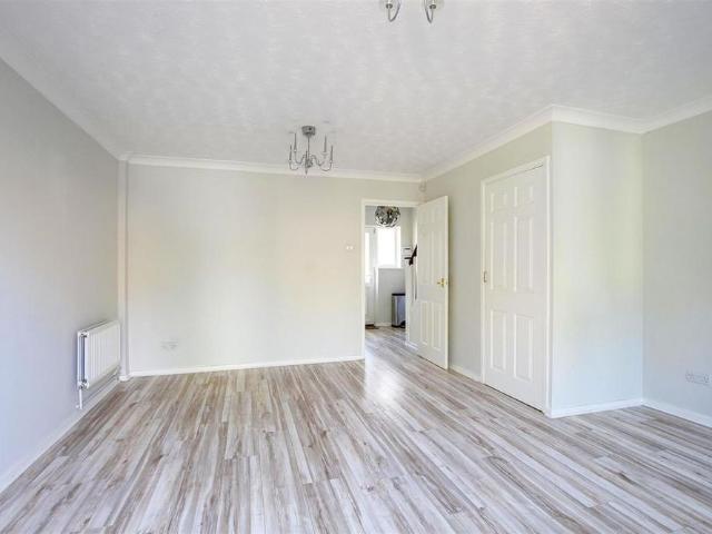 3 bedroom end of terrace house to rent