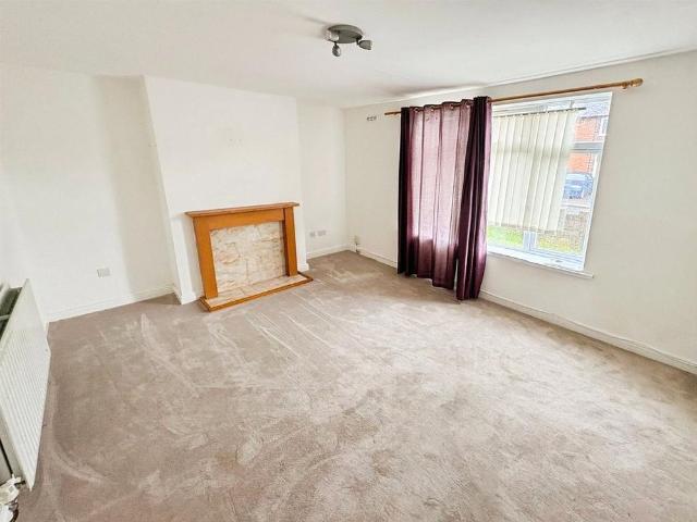 3 bedroom end of terrace house to rent