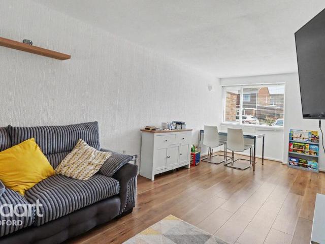 3 bedroom end of terrace house to rent