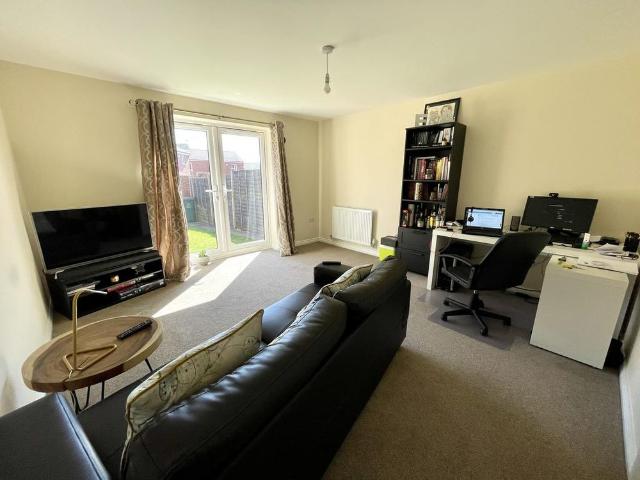 3 bedroom end of terrace house to rent