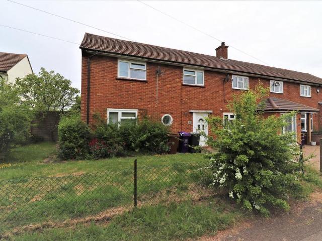 3 bedroom end of terrace house to rent