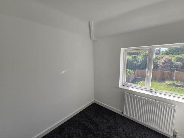 3 bedroom end of terrace house to rent