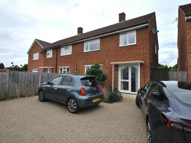 3 bedroom end of terrace house to rent