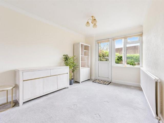 3 bedroom end of terrace house to rent