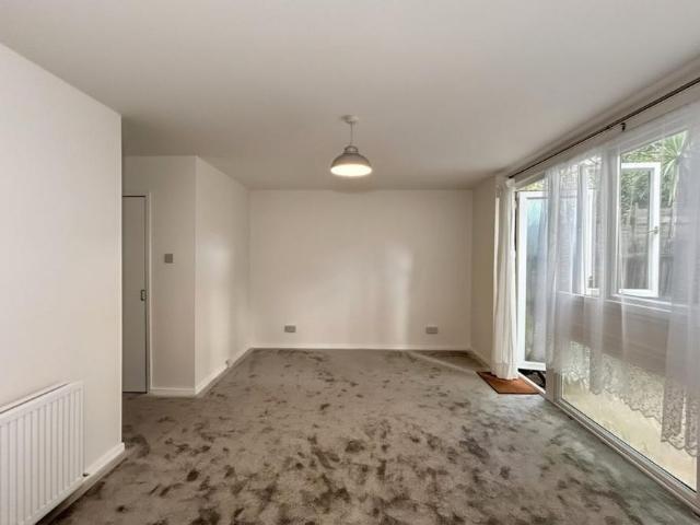 3 bedroom end of terrace house to rent