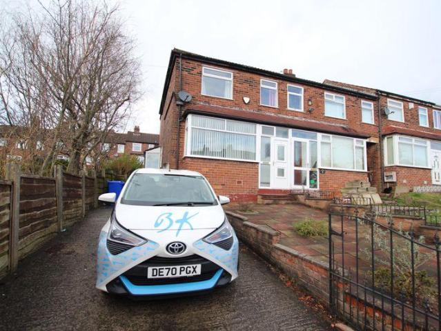 3 bedroom end of terrace house to rent