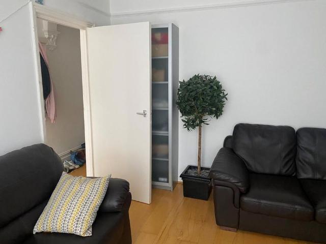 3 bedroom end of terrace house to rent