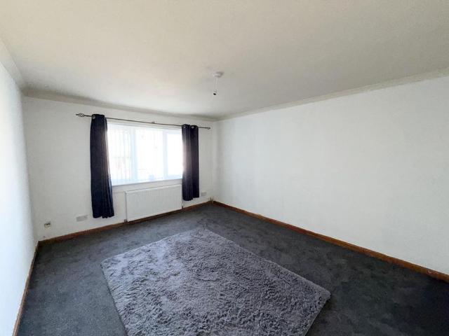 3 bedroom end of terrace house to rent