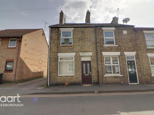 3 bedroom end of terrace house to rent