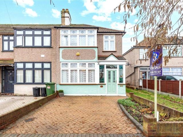 3 bedroom end of terrace house to rent