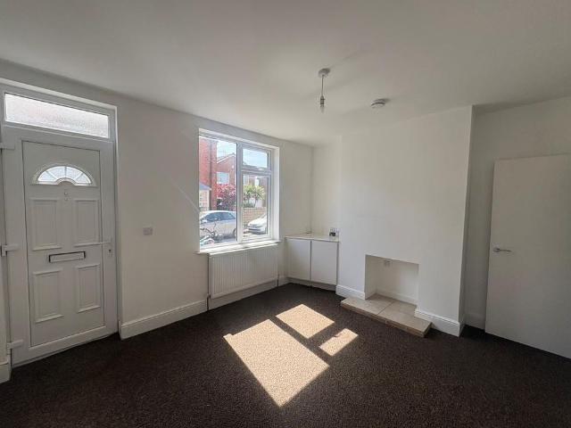 3 bedroom end of terrace house to rent