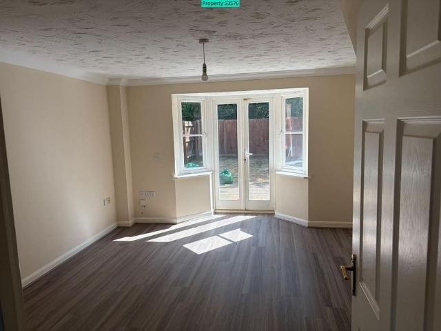 3 bedroom end of terrace house to rent
