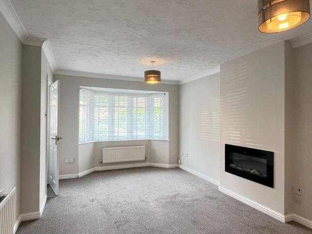 3 bedroom end of terrace house to rent