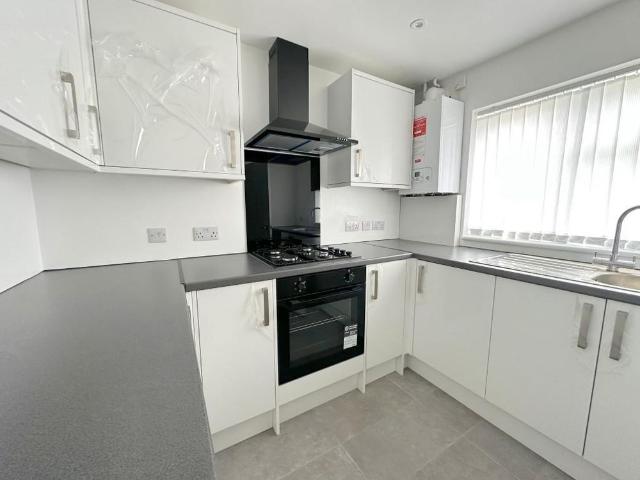 3 bedroom end of terrace house to rent