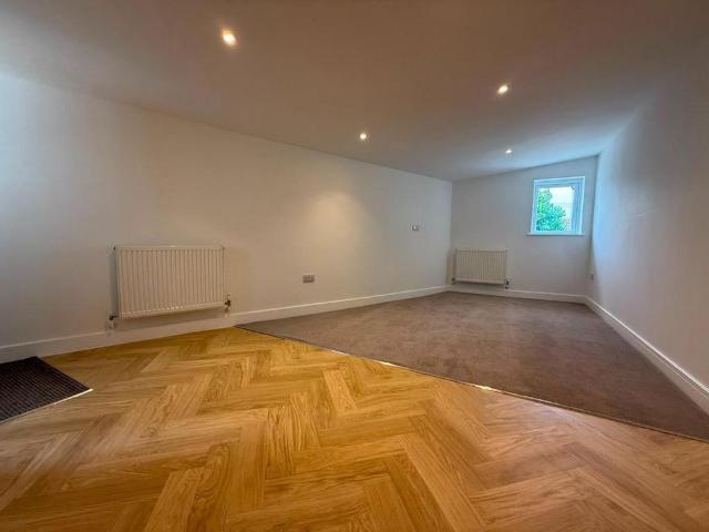 3 bedroom end of terrace house to rent