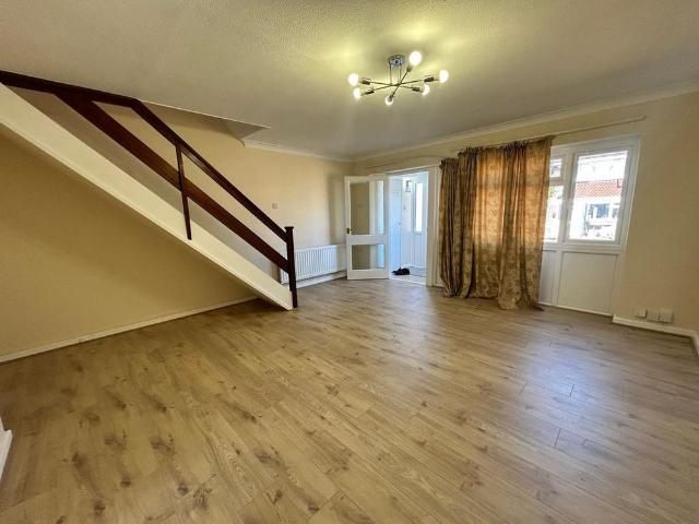 3 bedroom end of terrace house to rent