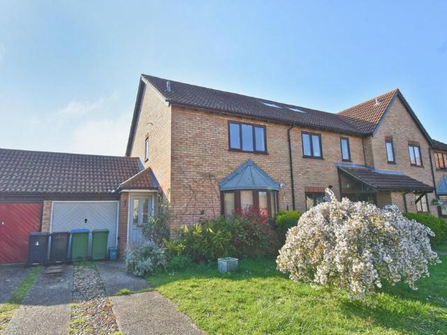 3 bedroom end of terrace house to rent