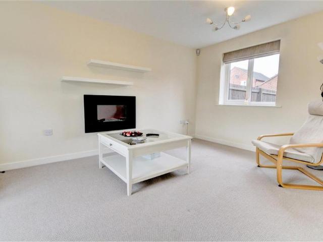 3 bedroom end of terrace house to rent