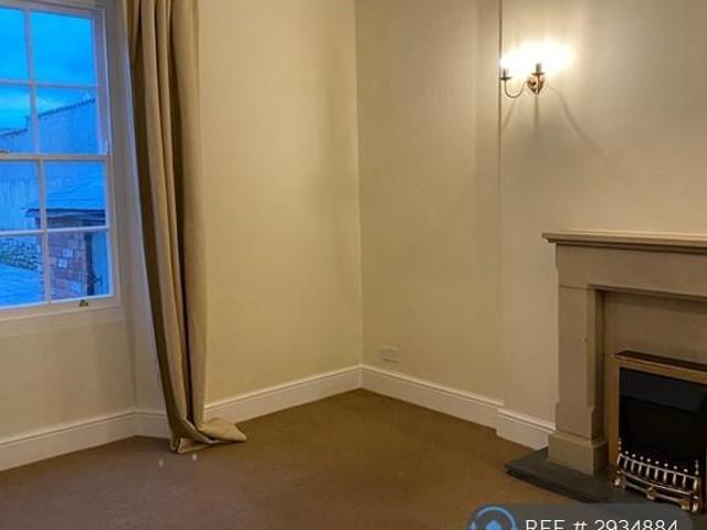 3 bedroom end of terrace house to rent
