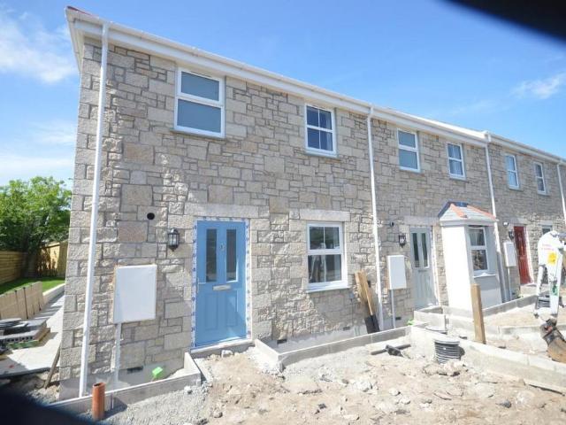 3 bedroom end of terrace house to rent