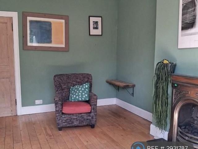 3 bedroom end of terrace house to rent