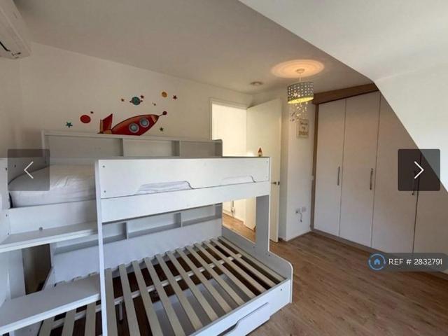 3 bedroom end of terrace house to rent