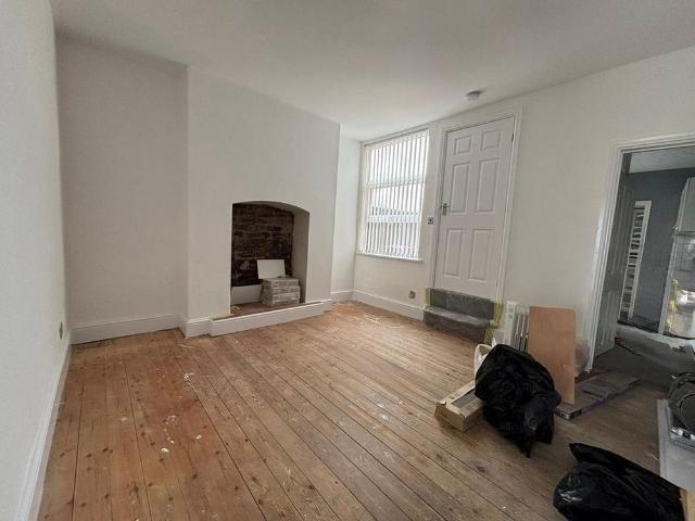 3 bedroom end of terrace house to rent
