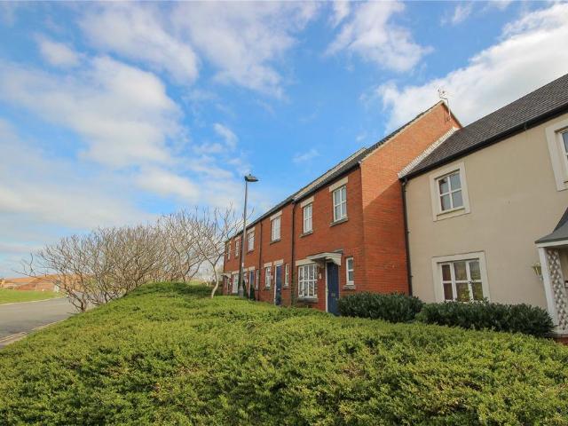 3 bedroom end of terrace house to rent