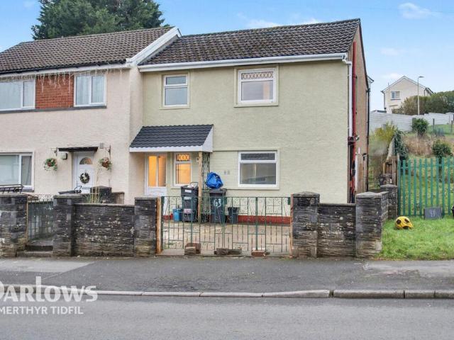 3 bedroom end of terrace house to rent