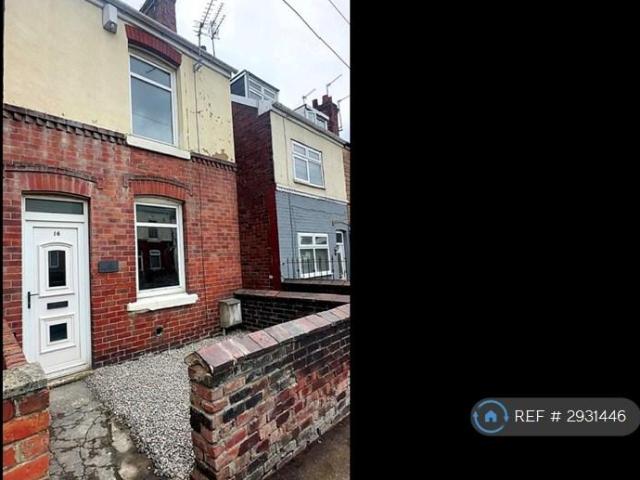 3 bedroom end of terrace house to rent
