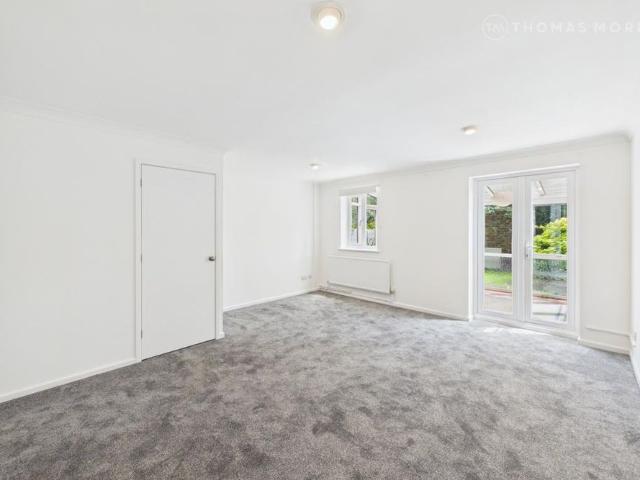 3 bedroom end of terrace house to rent