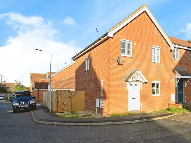 3 bedroom end of terrace house to rent
