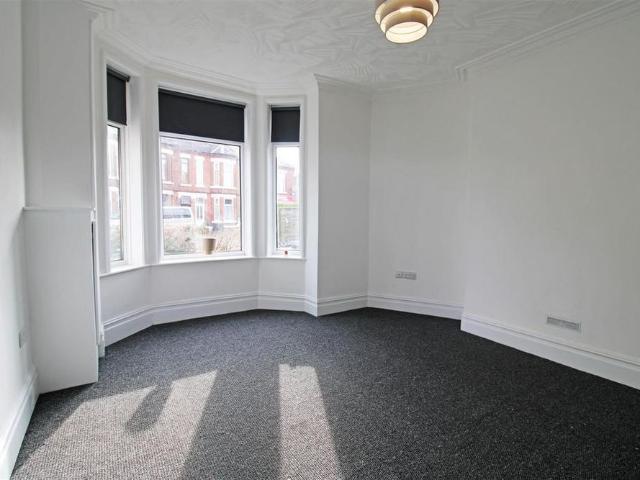 3 bedroom end of terrace house to rent