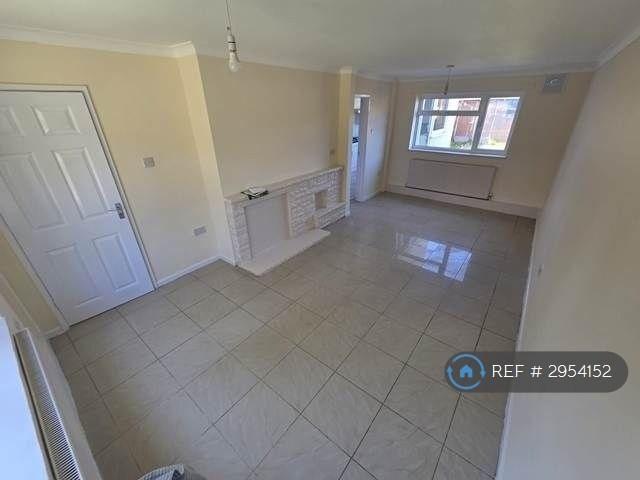 3 bedroom end of terrace house to rent