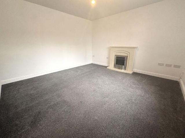 3 bedroom end of terrace house to rent