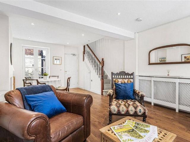 3 bedroom end of terrace house to rent