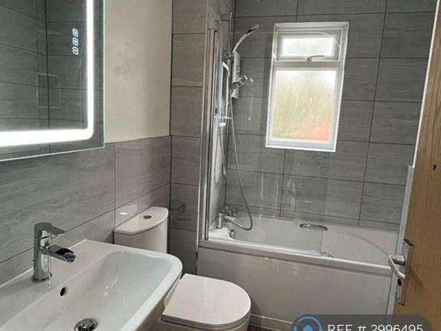 3 bedroom end of terrace house to rent