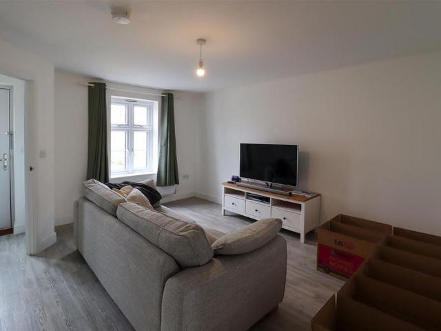 3 bedroom end of terrace house to rent