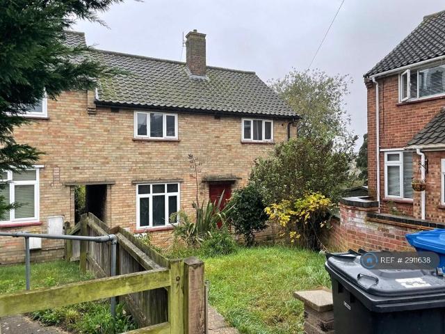 3 bedroom end of terrace house to rent
