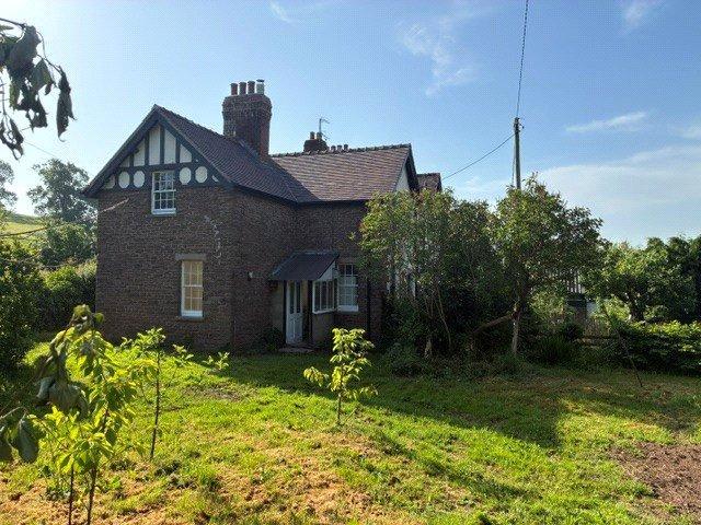 3 bedroom end of terrace house to rent
