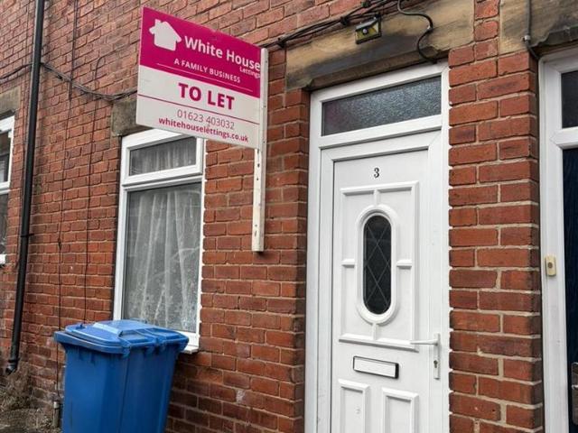 3 bedroom end of terrace house to rent