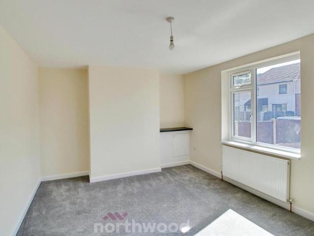 3 bedroom end of terrace house to rent