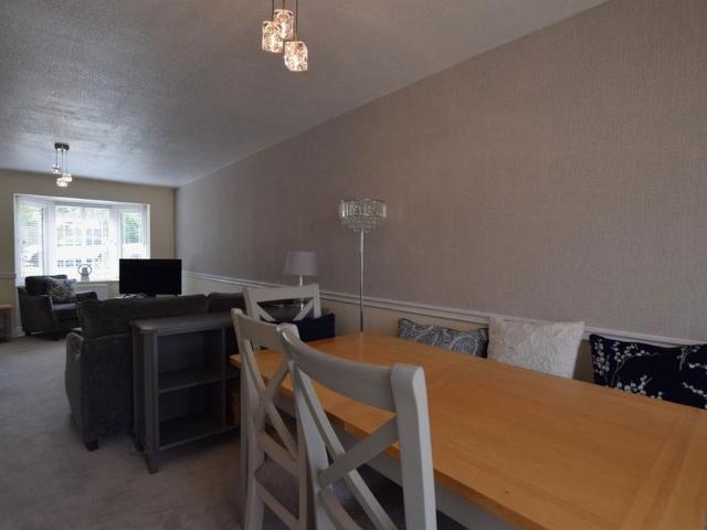 3 bedroom end of terrace house to rent