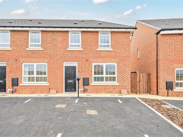 3 bedroom end of terrace house to rent