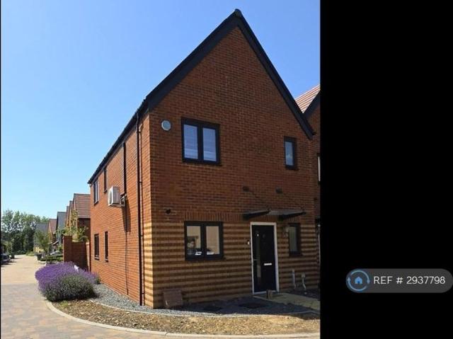 3 bedroom end of terrace house to rent