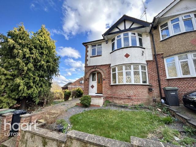 3 bedroom end of terrace house to rent