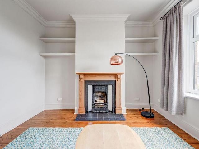 3 bedroom end of terrace house to rent